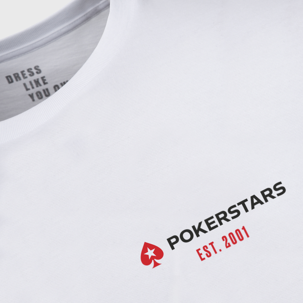 Klassisches weißes T-Shirt mit PokerStars-Logo.